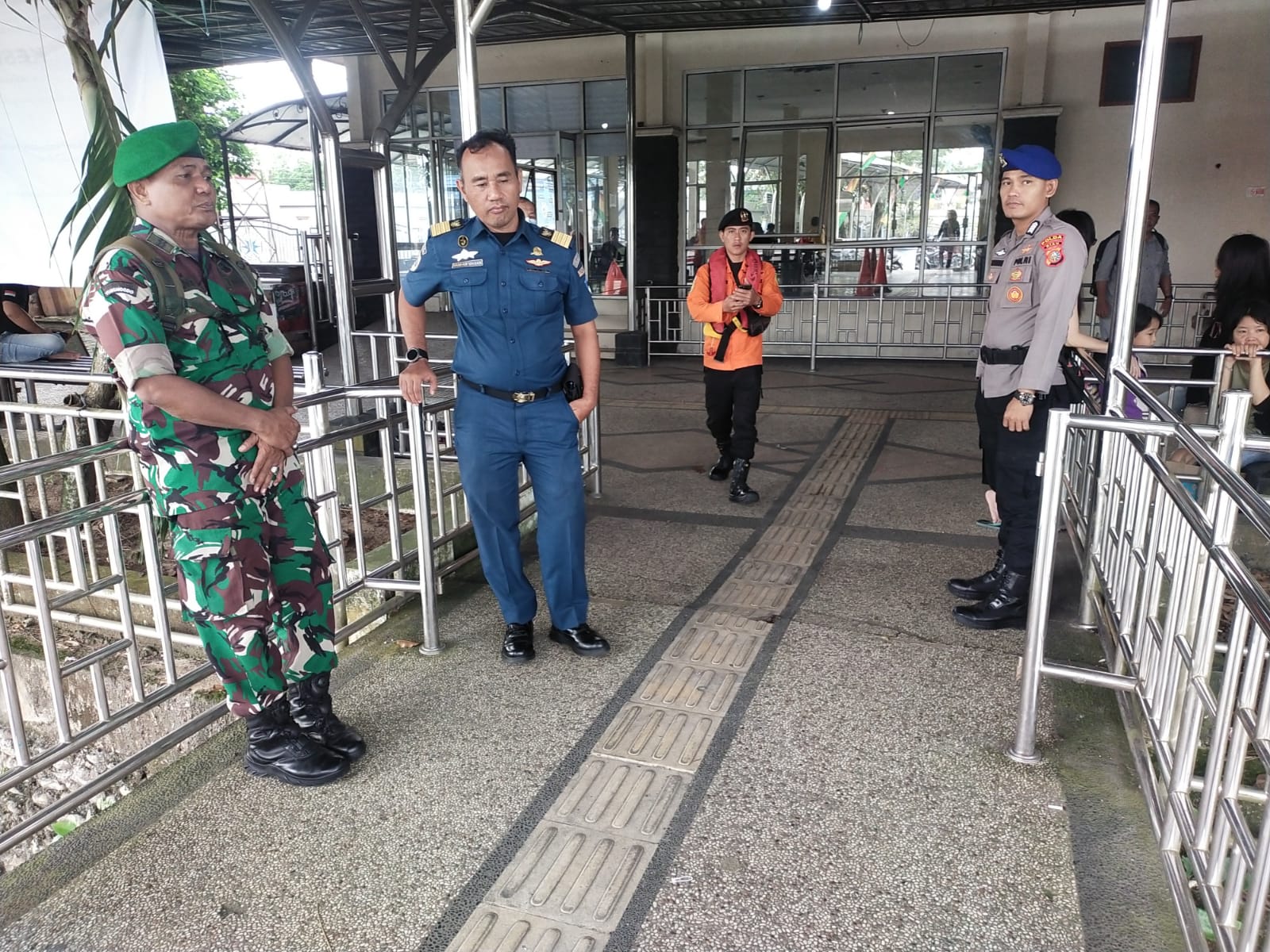Babinsa Tanjung Rhu Giat PAM POSKO Terpadu Angkutan Laut Nataru ... Babinsa Tanjung Rhu Giat PAM POSKO Terpadu Angkutan Laut Nataru ...